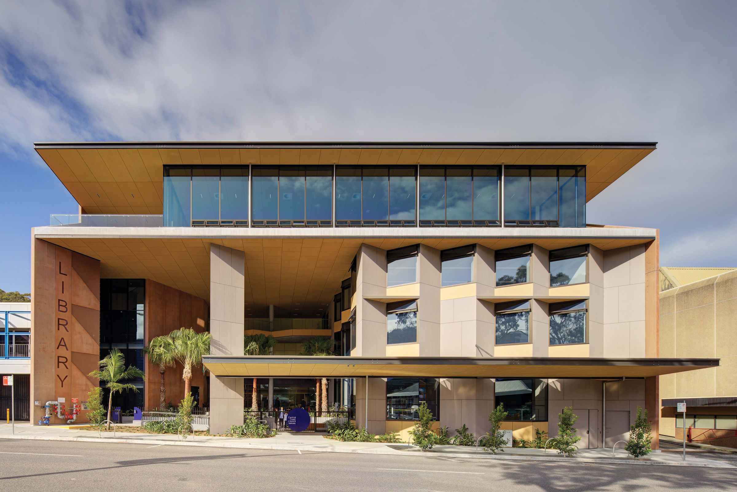 Gosford Regional Library by Lahznimmo Architects | ArchitectureAu