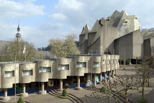 Concrete Love: The Böhm Family | ArchitectureAu