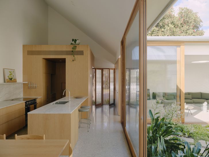 Courtyard House by Clare Cousins Architects | ArchitectureAu