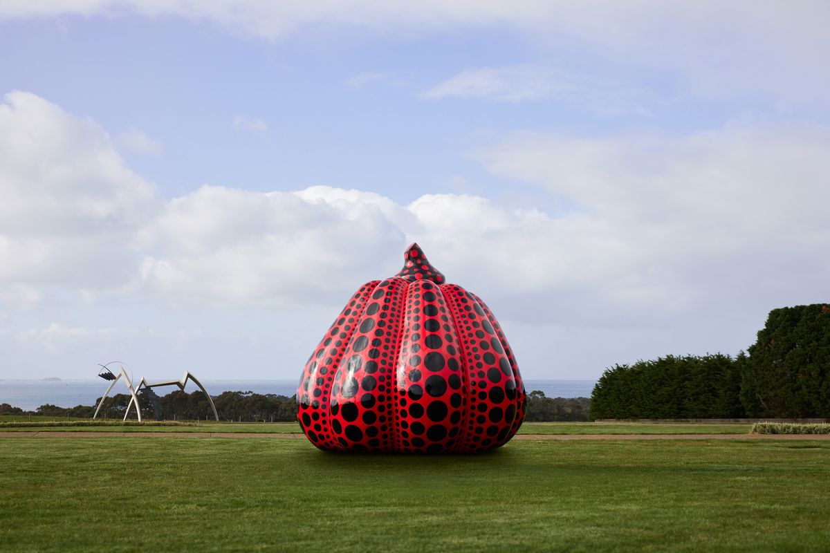 Yayoi Kusama pumpkin sculpture makes its way to Australia | ArchitectureAu