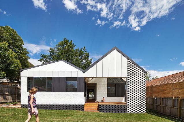 Suburban dialogue: Hip and Gable House | ArchitectureAu