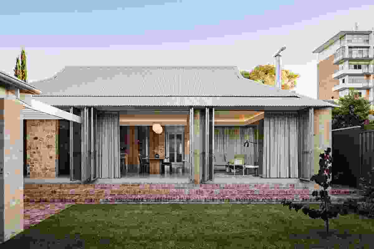 House in the City by James Allen Architect | ArchitectureAu