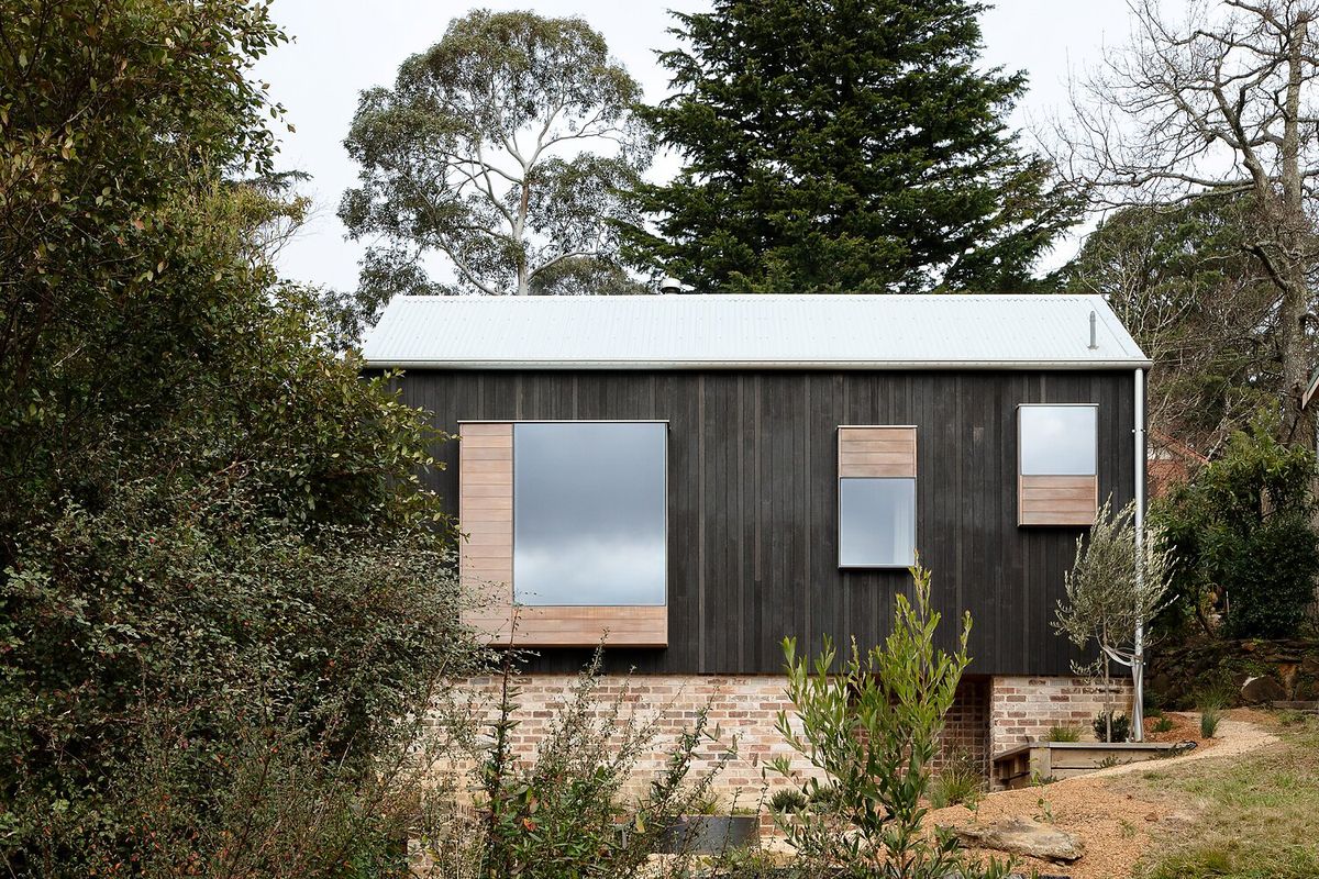 Little Black Cabin by Smith Architects | ArchitectureAu