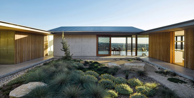 At home in a ‘magic’ landscape: Coolamon House | ArchitectureAu