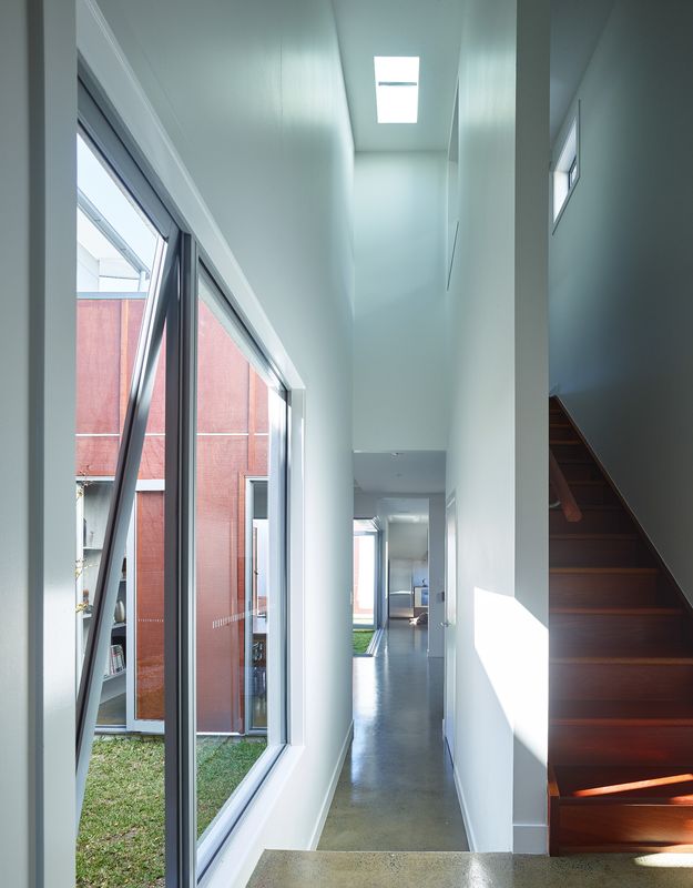 Suburban illusion: Laneway House | ArchitectureAu