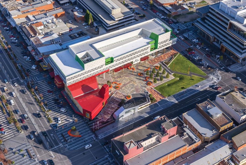 The ‘public living room’ and its role in contemporary urban ...