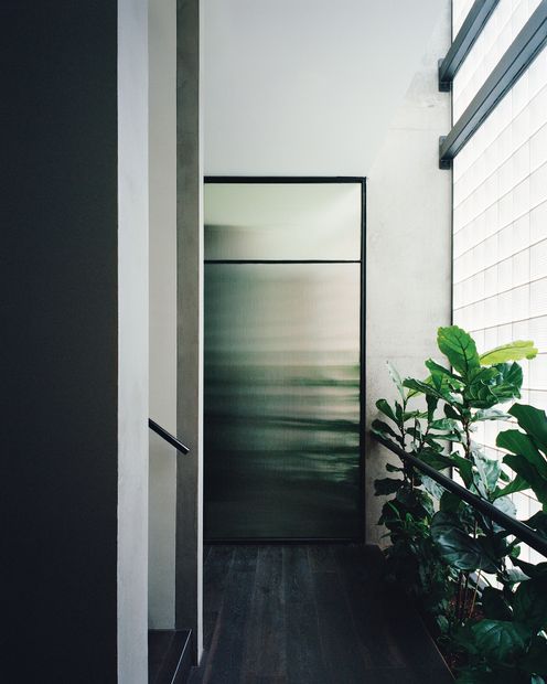 Moody and sophisticated: Elm Tree House | ArchitectureAu