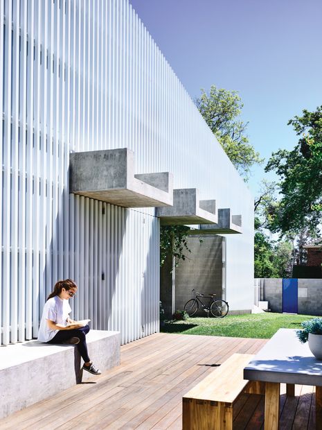 Making waves: Moving House | ArchitectureAu