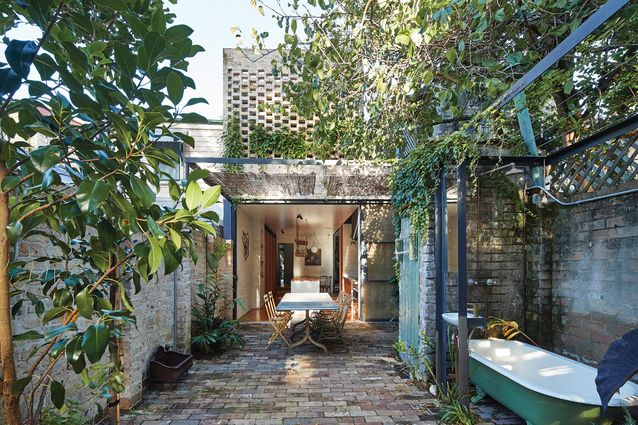 An outdoor challenge: Waterloo House | ArchitectureAu