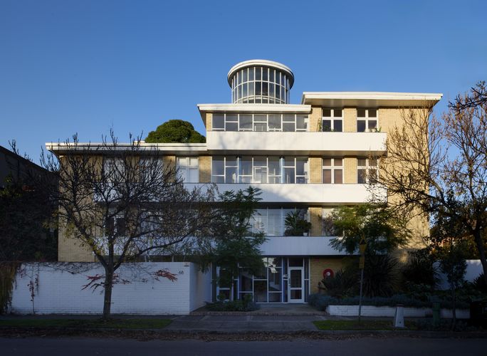 Revisited: Moonbria by Roy Grounds | ArchitectureAu