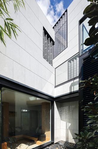 In disguise: Balmoral House | ArchitectureAu