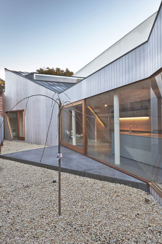 Gift-wrapped: Bow House | ArchitectureAu