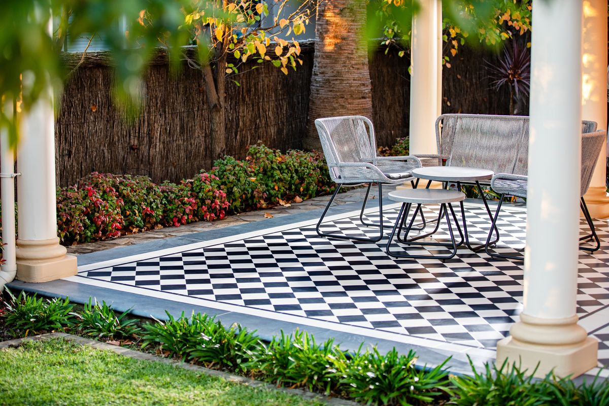 Here comes the sun: striking outdoor features for summer | ArchitectureAu