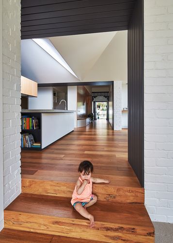 Suburban dialogue: Hip and Gable House | ArchitectureAu