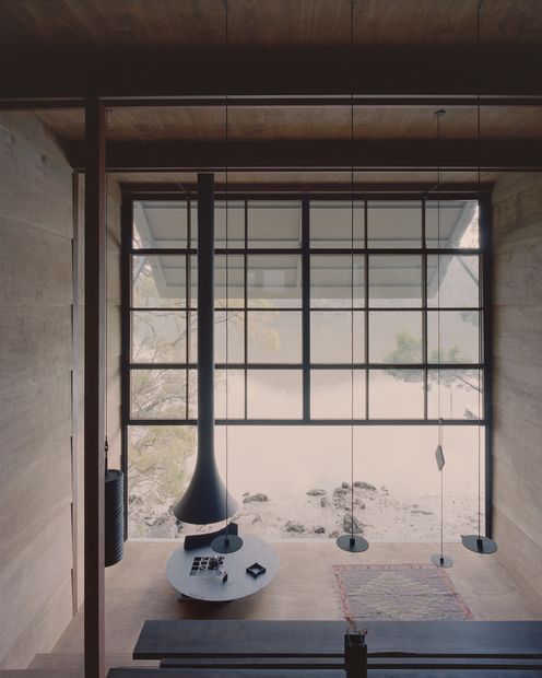 An all-timber shack on a creek edge | ArchitectureAu