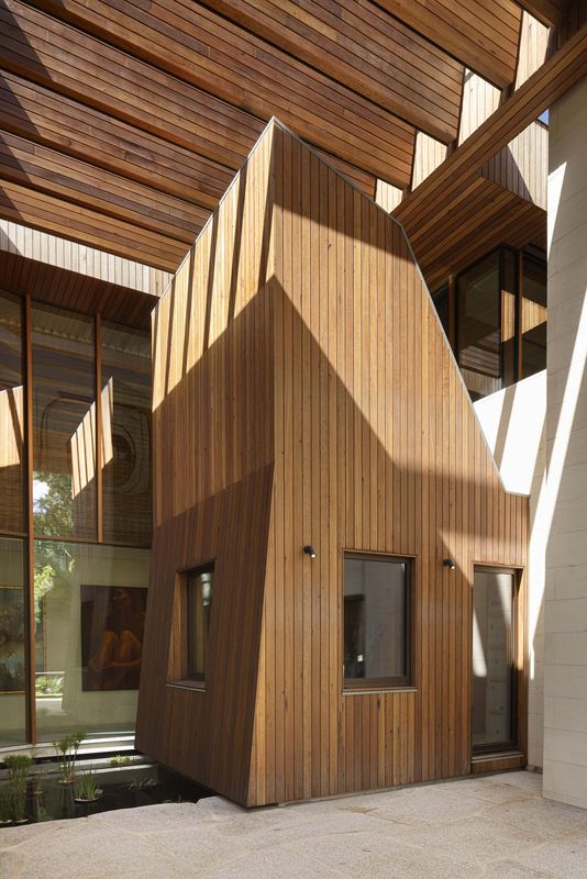 Language of carving: Limestone House | ArchitectureAu