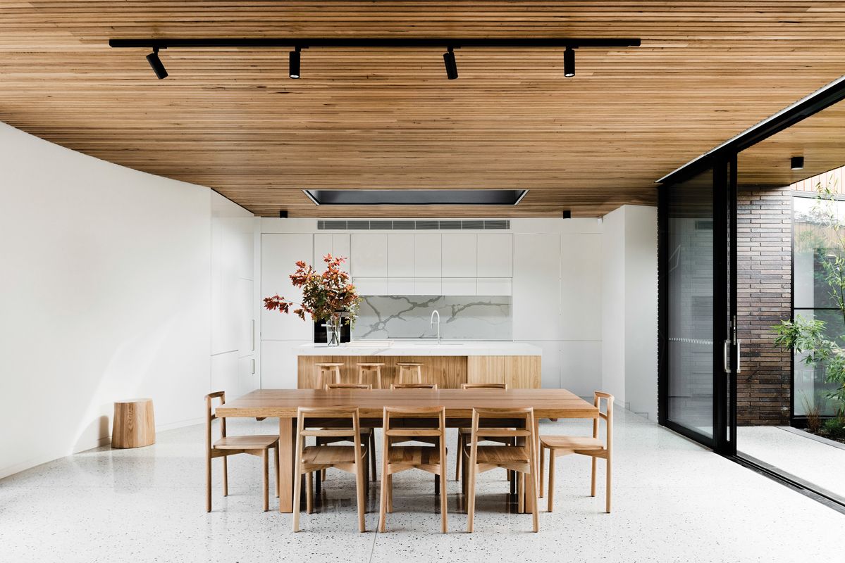 Oasis of greenery: Courtyard House | ArchitectureAu