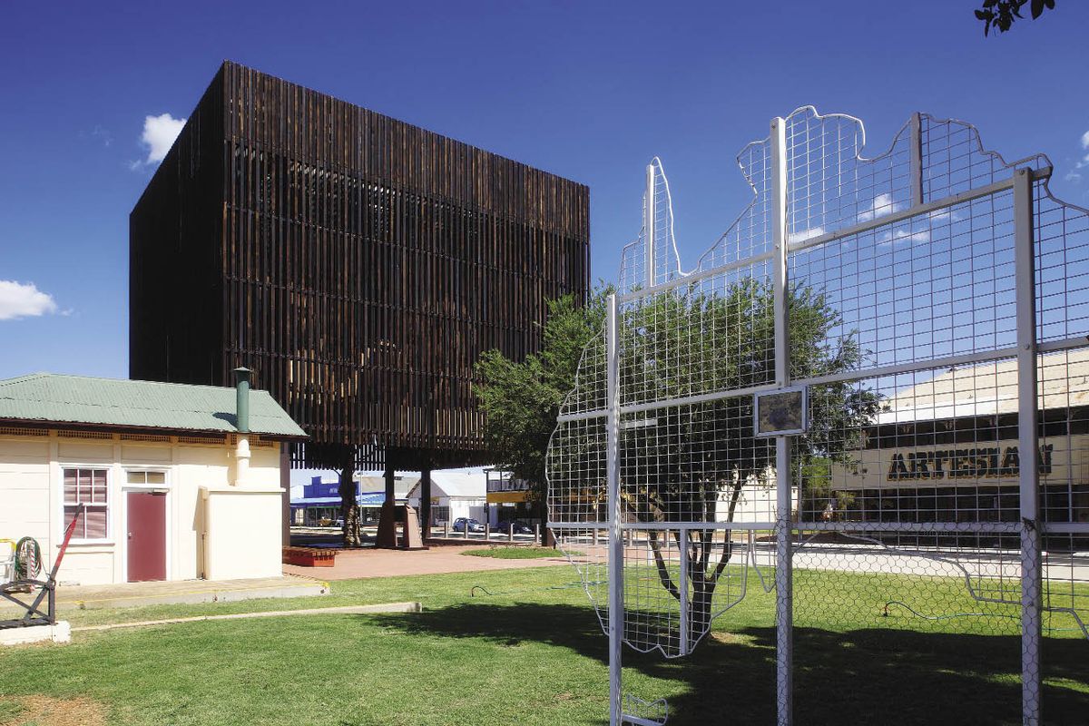 Barcaldine Tree of Knowledge Memorial | ArchitectureAu