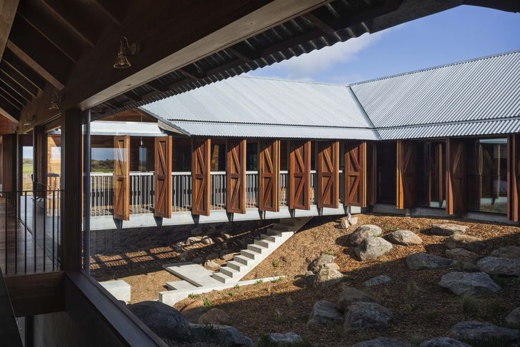 Bass Coast Farmhouse by John Wardle Architects | ArchitectureAu